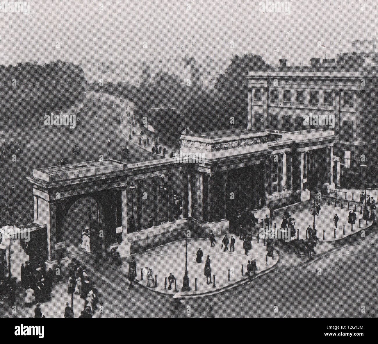 Hyde park corner road hi-res stock photography and images - Alamy