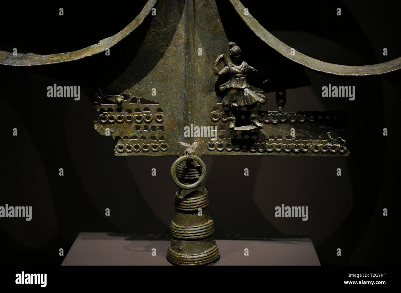 Ancient roman bronze ring hi-res stock photography and images - Alamy