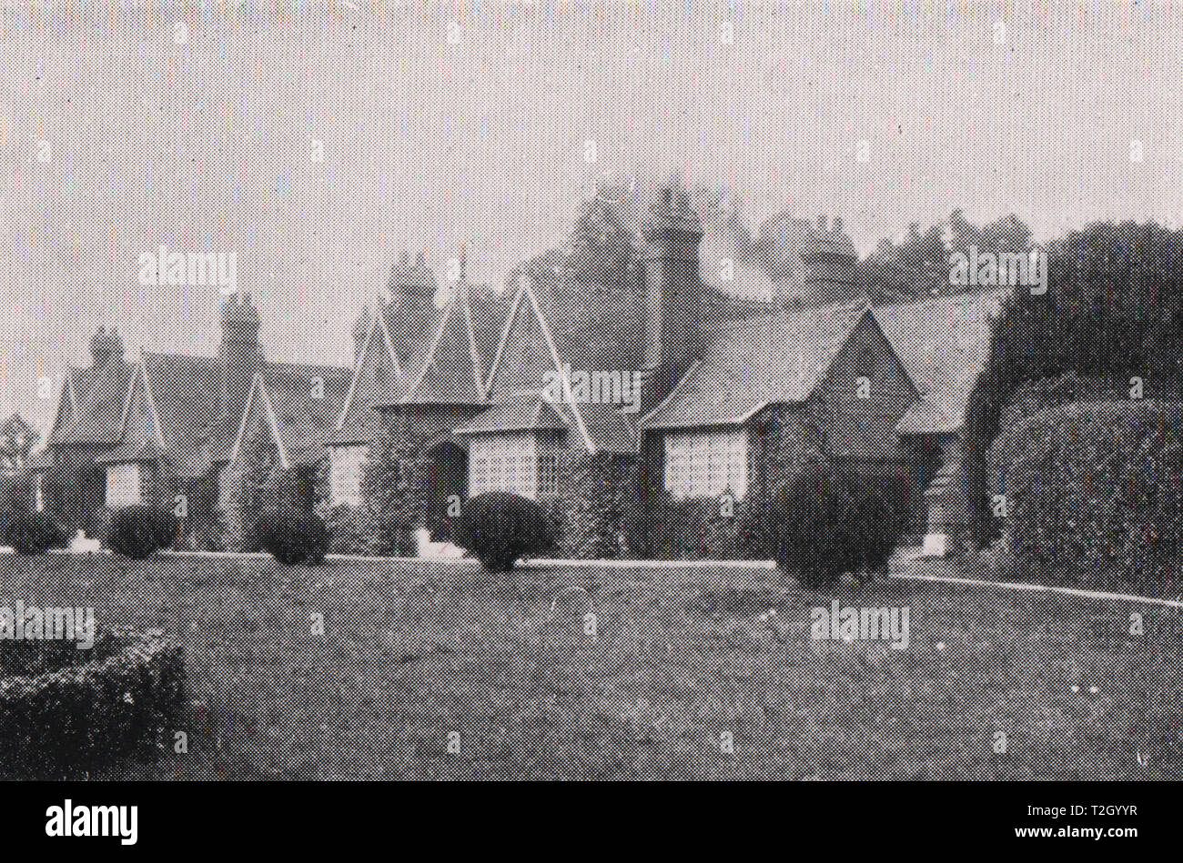 Almshouses 19th century hi-res stock photography and images - Alamy