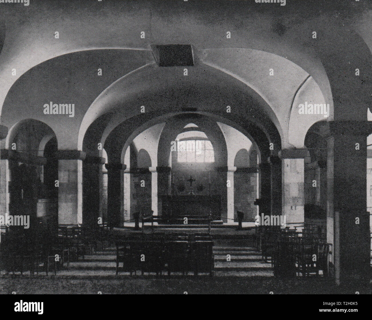 St paul london crypt hi-res stock photography and images - Alamy