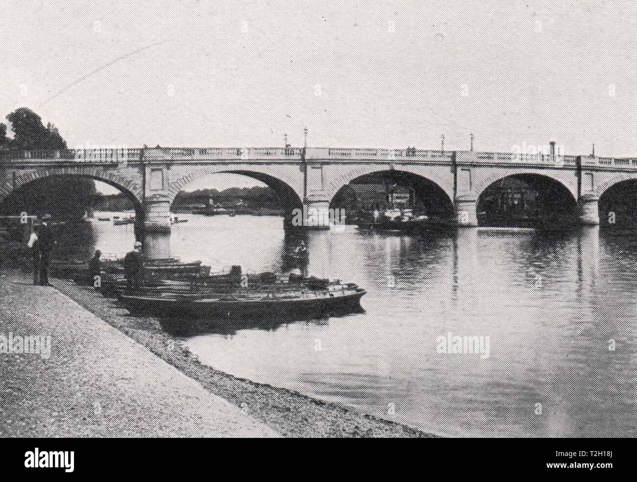 Kingston bridge london vintage hi-res stock photography and images - Alamy