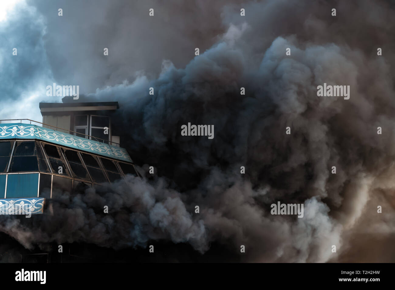 Fire, smoke, burning building Stock Photo - Alamy