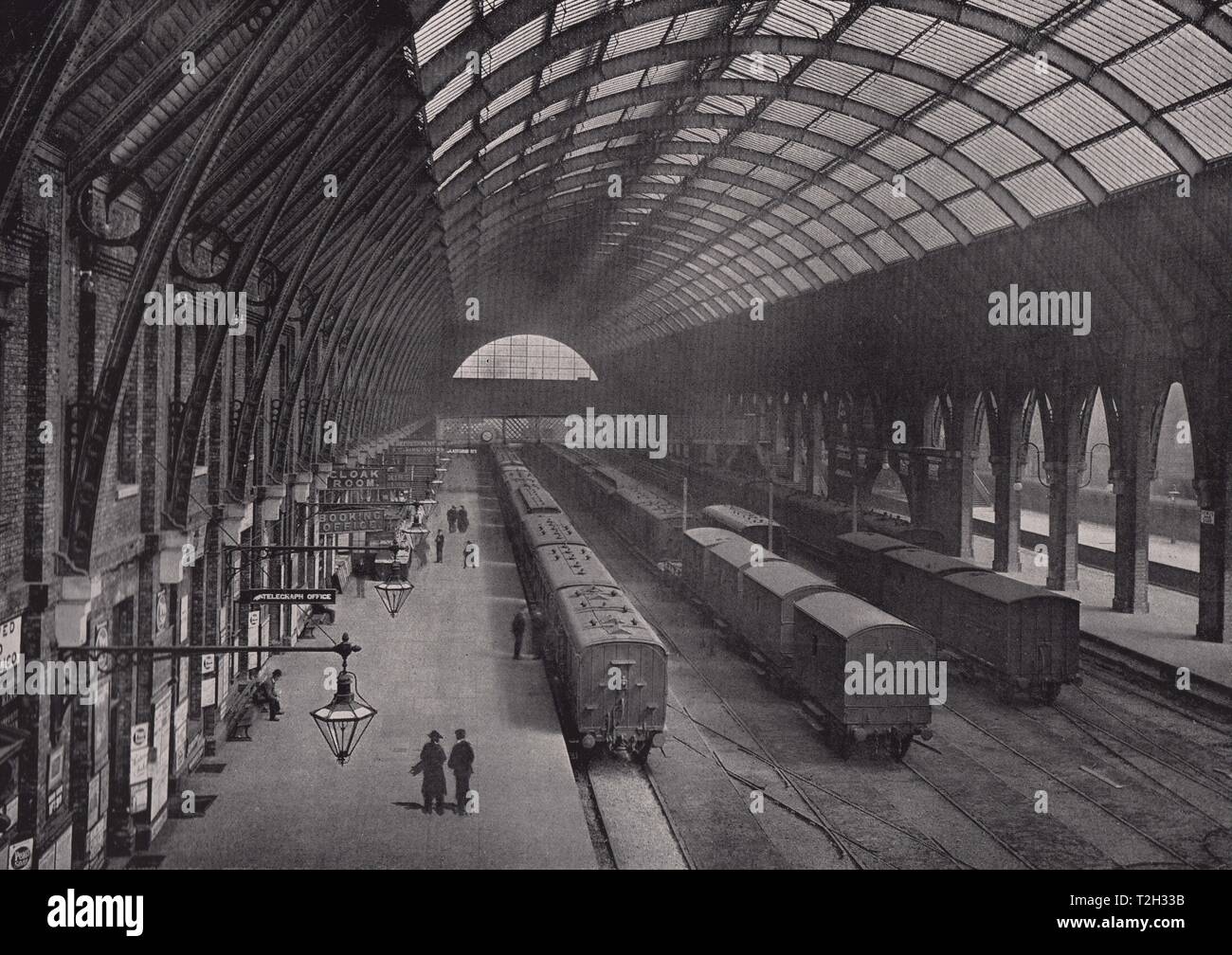 King's Cross Station - General view of Platforms Stock Photo - Alamy