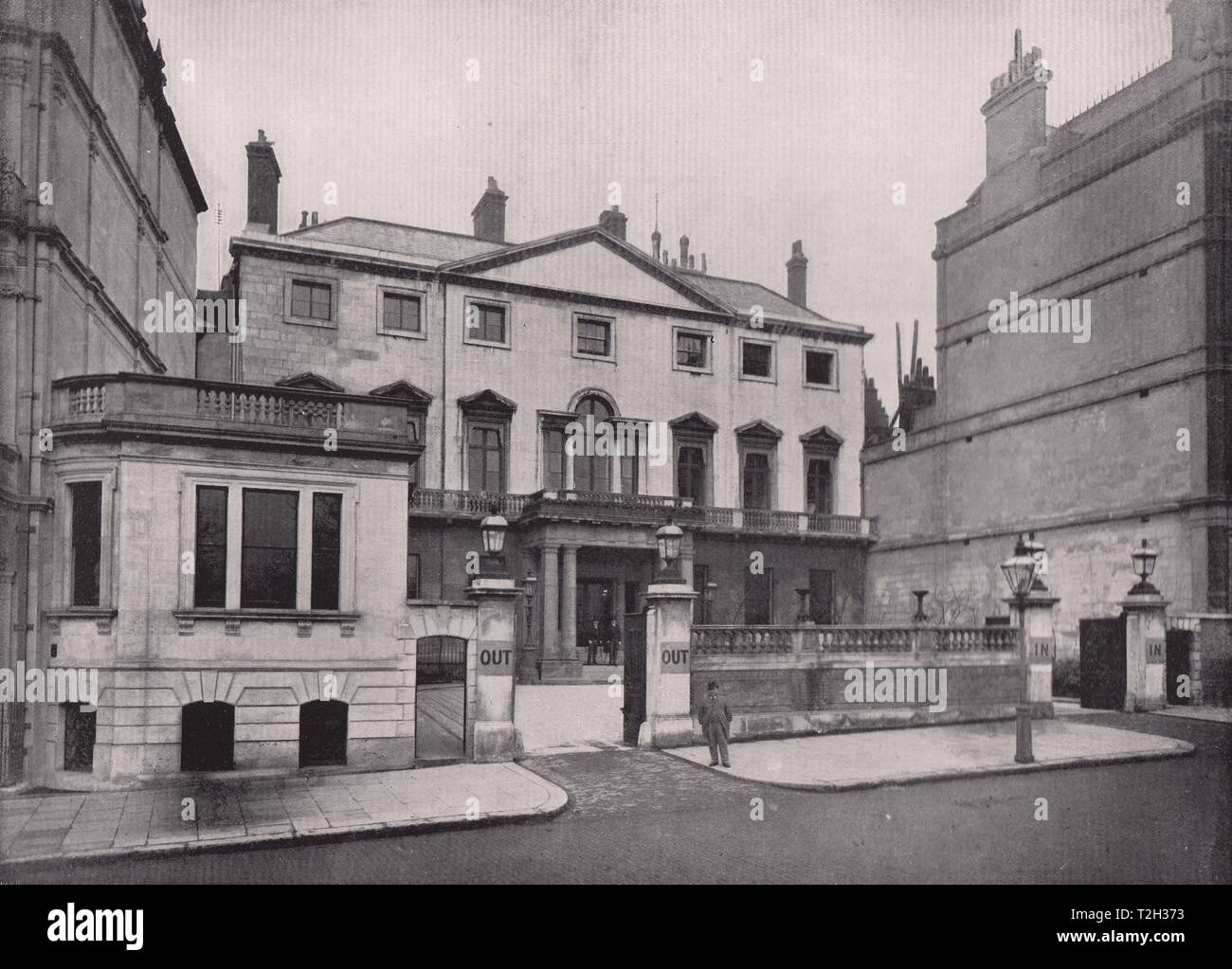 Naval military club piccadilly london hi-res stock photography and images - Alamy