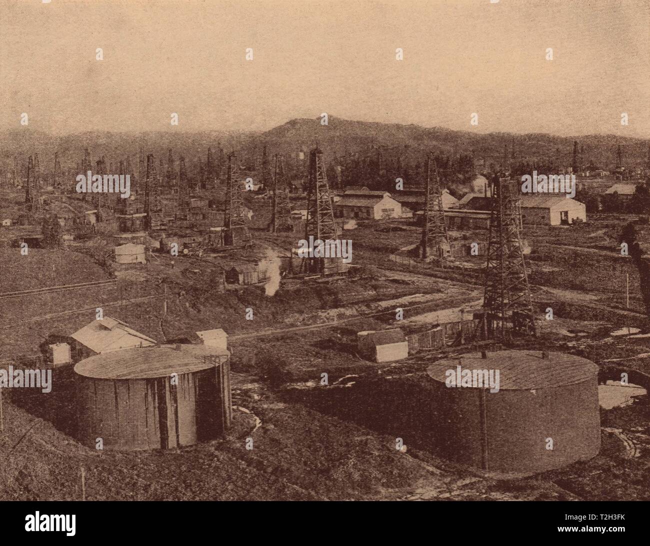 Vintage derricks hi-res stock photography and images - Alamy