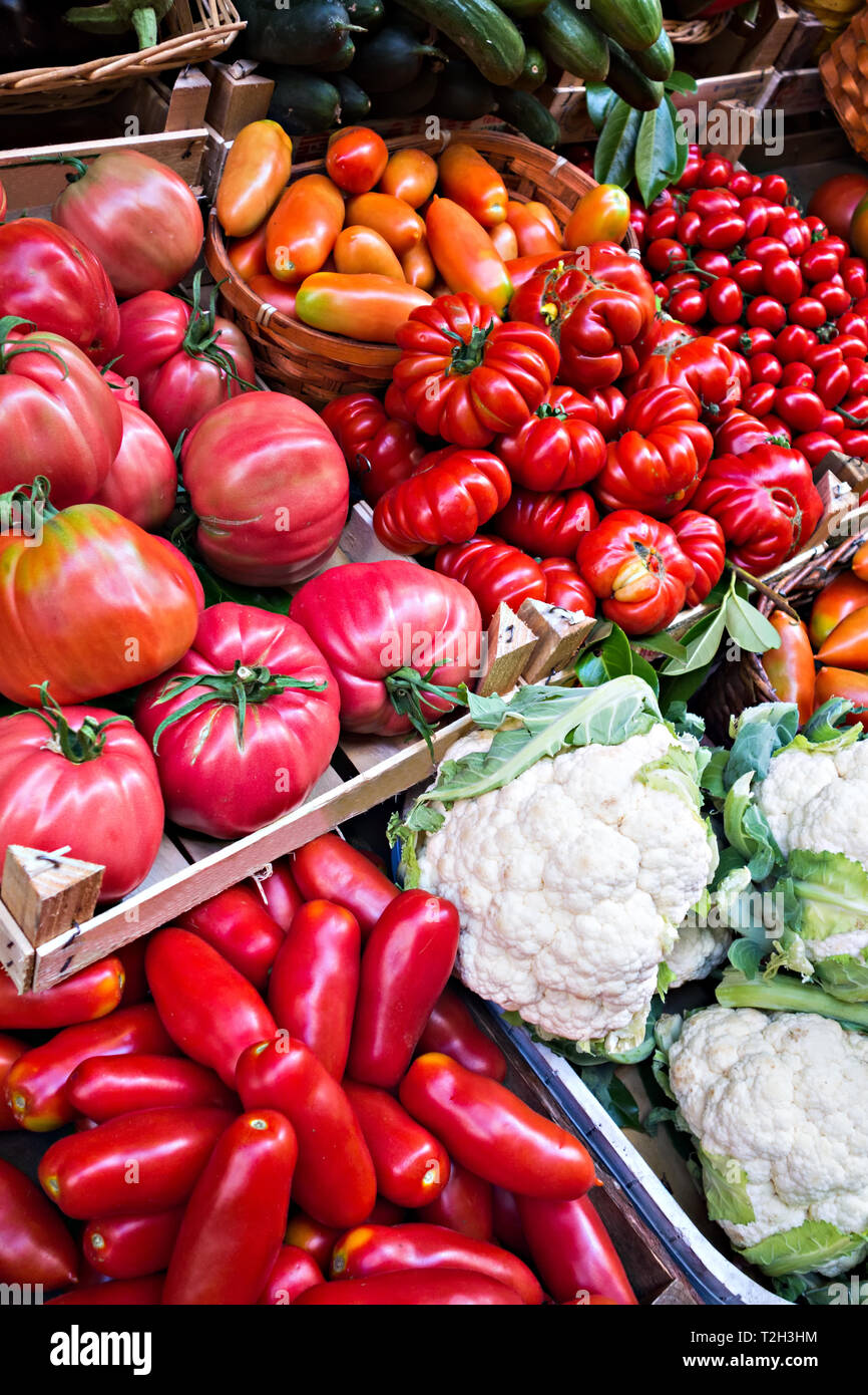 Display fruit vegetables supermarket hi-res stock photography and ...