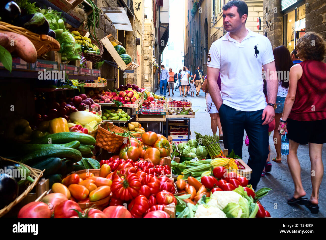 Market italy fruits hi-res stock photography and images - Alamy