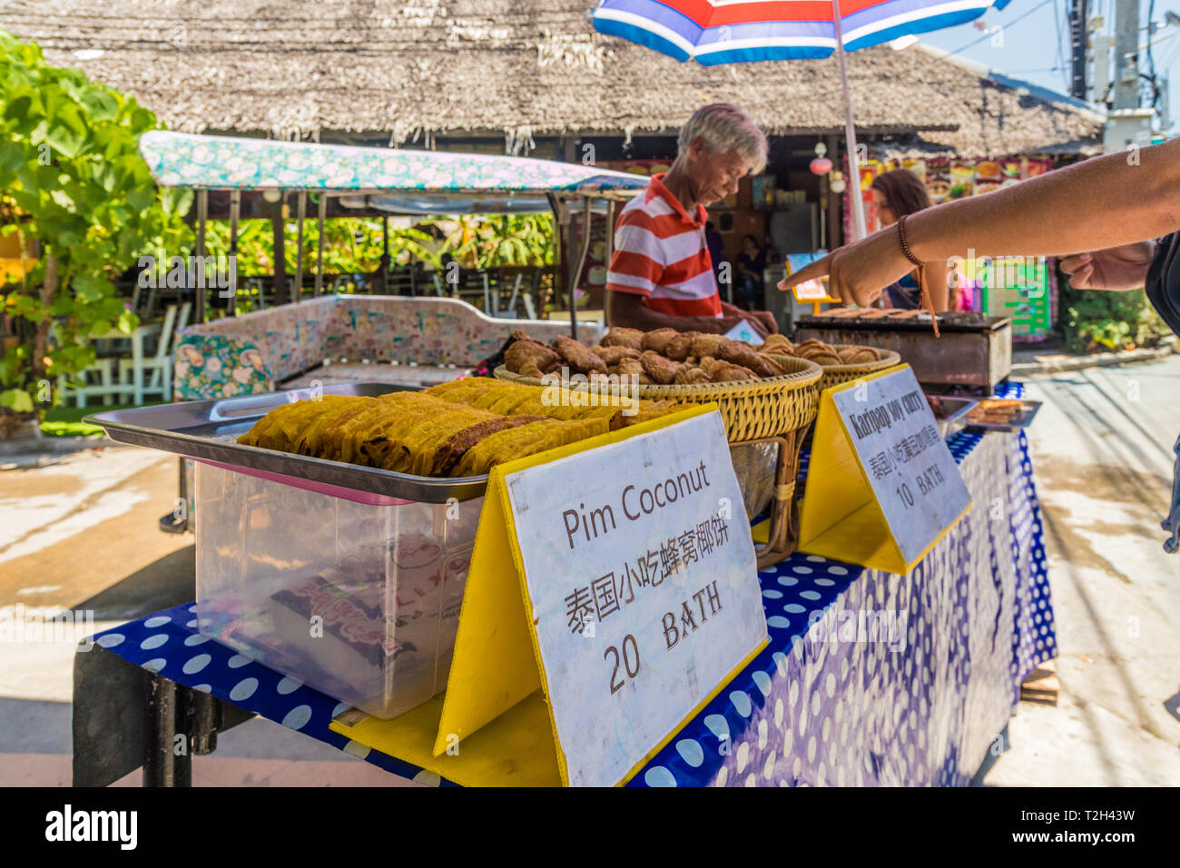 Coconut stall hi-res stock photography and images - Alamy