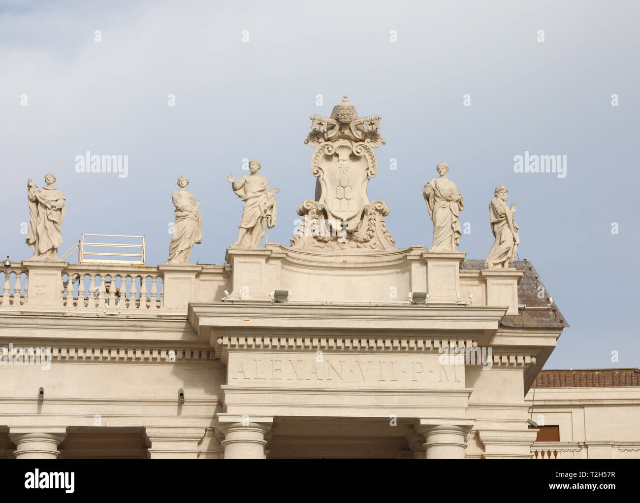 Detail many white statues hi-res stock photography and images - Alamy
