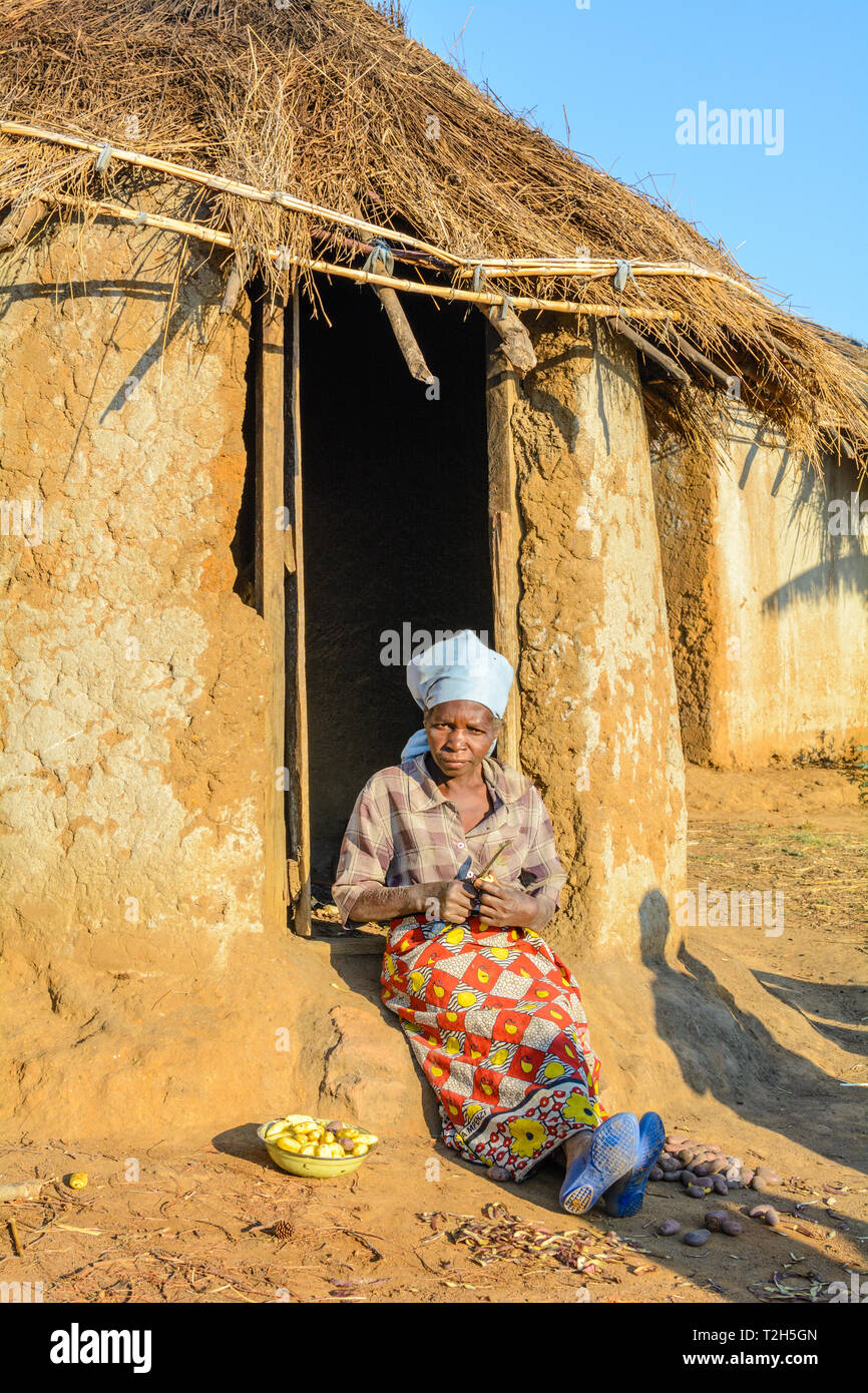 Old hut woman hi-res stock photography and images - Alamy