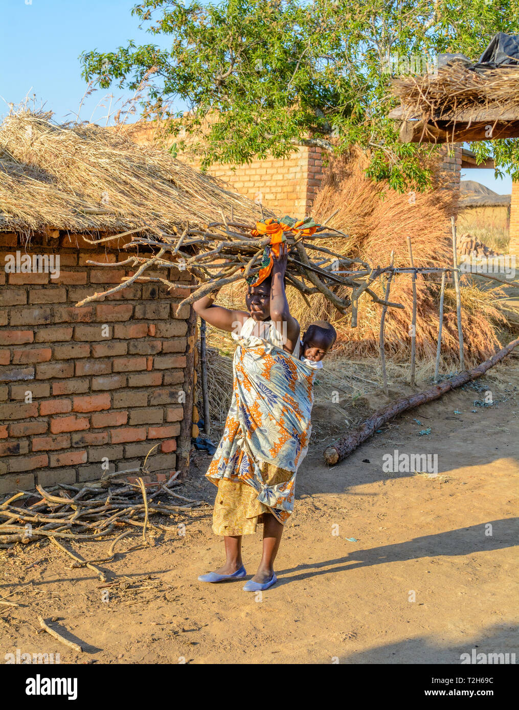 Village kitchen hi-res stock photography and images - Alamy