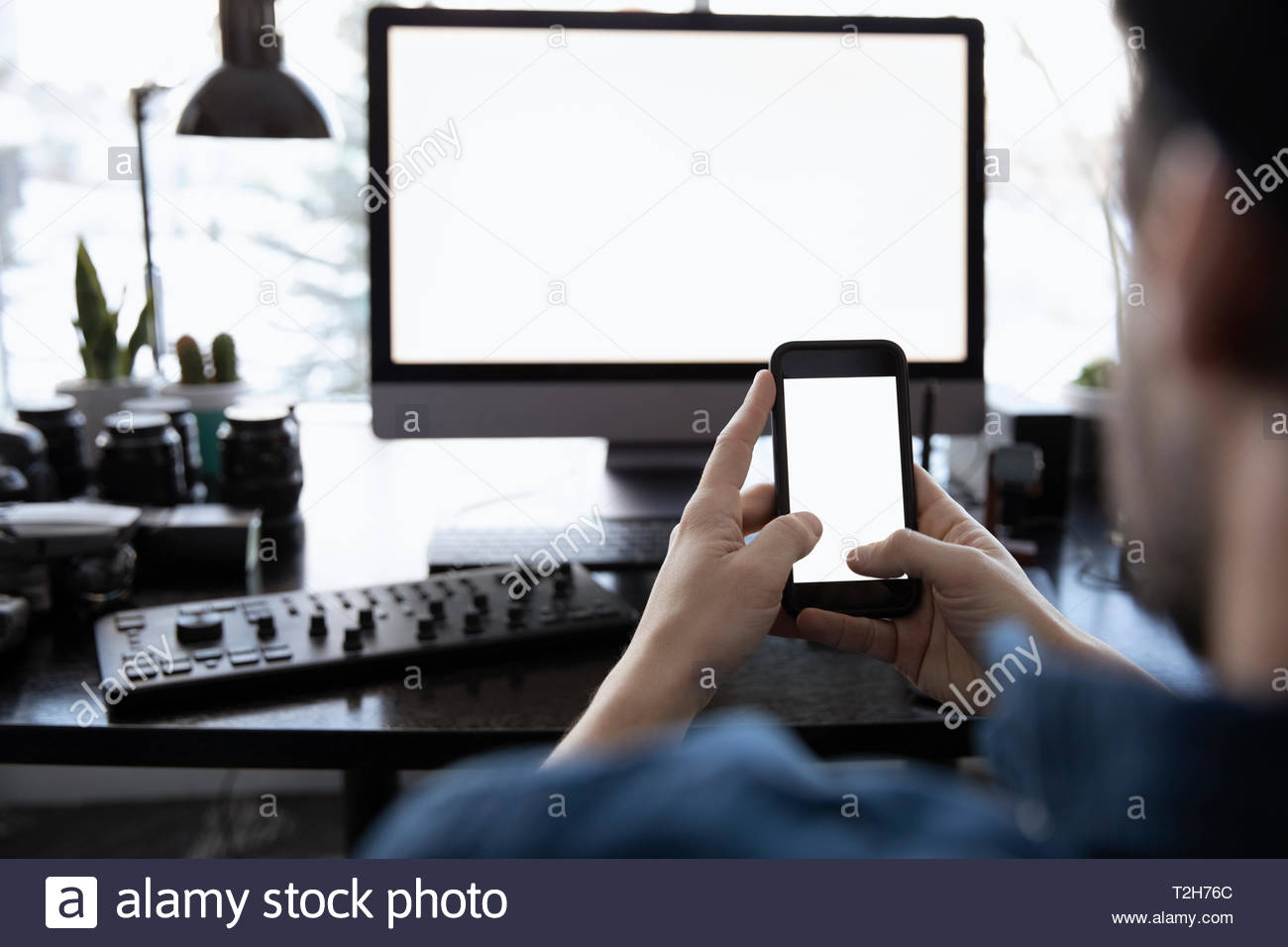 Cell phone photographer hi-res stock photography and images - Alamy