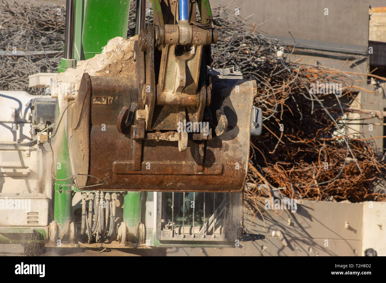 Close-up of a excavator bucket moving ground Stock Photo - Alamy