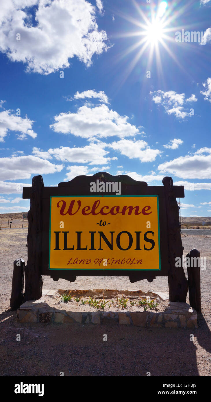 Welcome to Illinois road sign with blue sky Stock Photo - Alamy