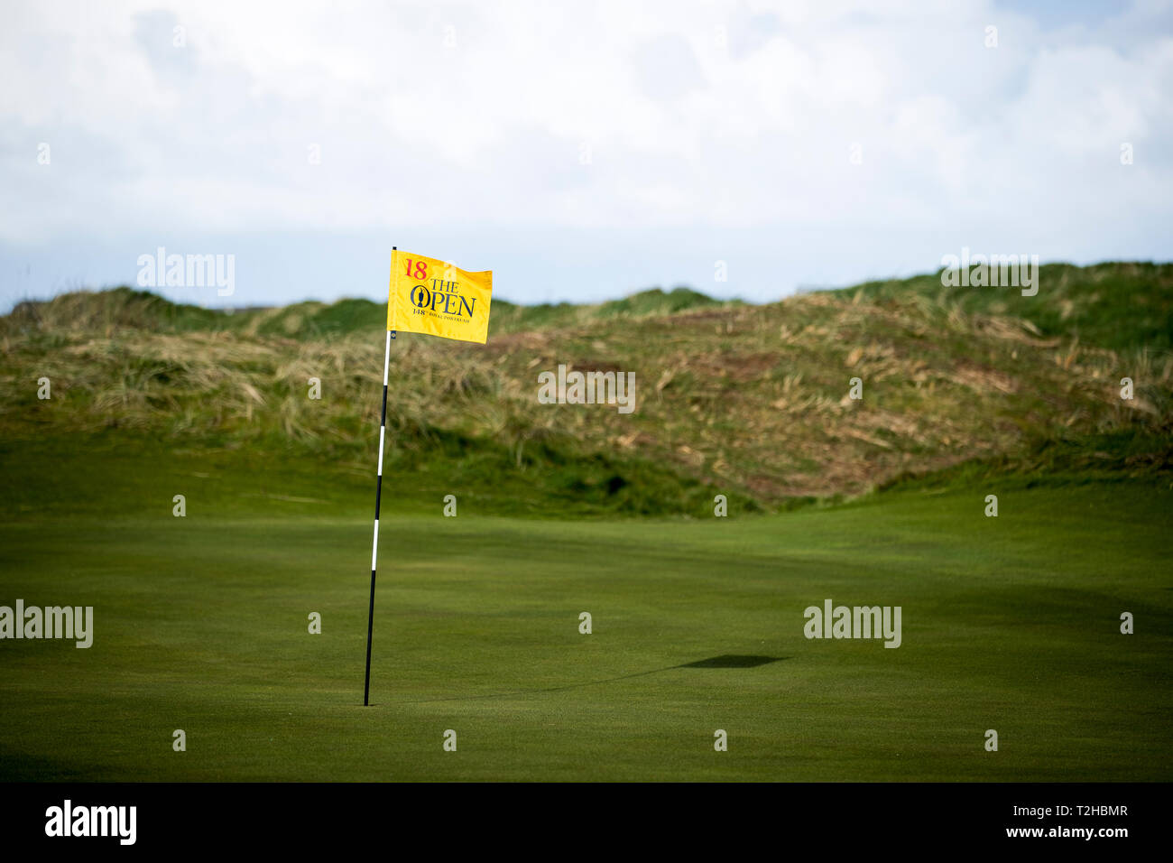 18th hole flag hi-res stock photography and images - Alamy