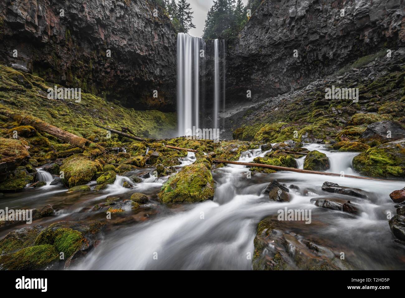 Waterfall plunges over rocky outcrop, Tamanawas Falls, time exposure ...