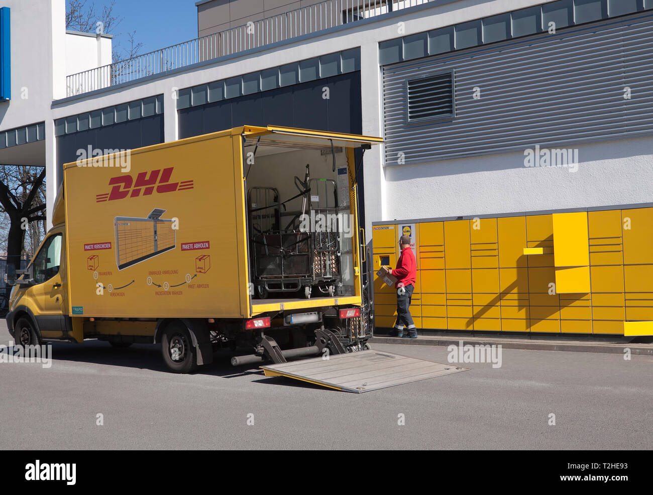 Dhl packing stations hi-res stock photography and images - Alamy