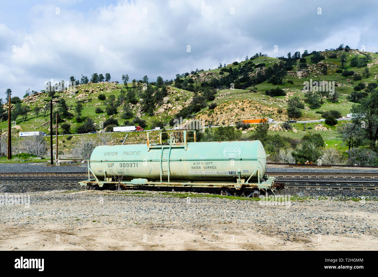The Famous Tehachapi Loop where a train can cross over itself on its ...
