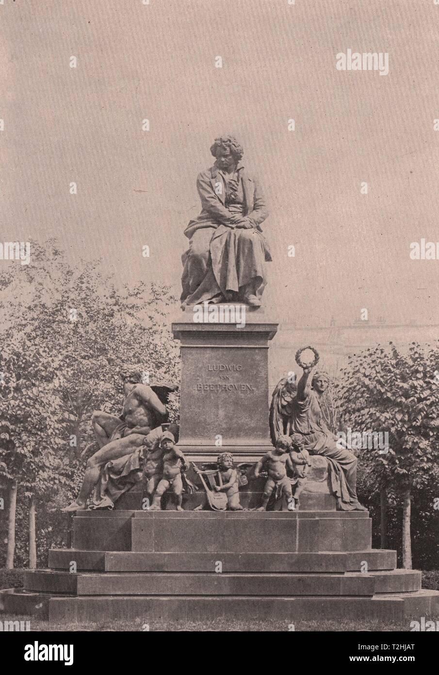 Beethoven Monument, Vienna Stock Photo - Alamy