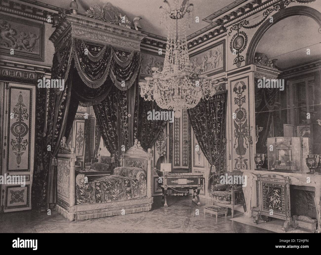 The palace of fontainebleau hi-res stock photography and images - Alamy