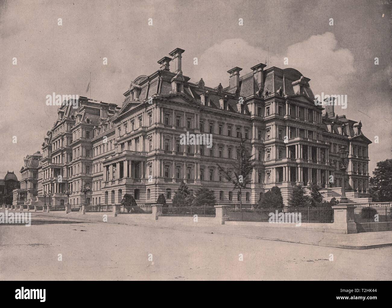 Navy building hi-res stock photography and images - Alamy