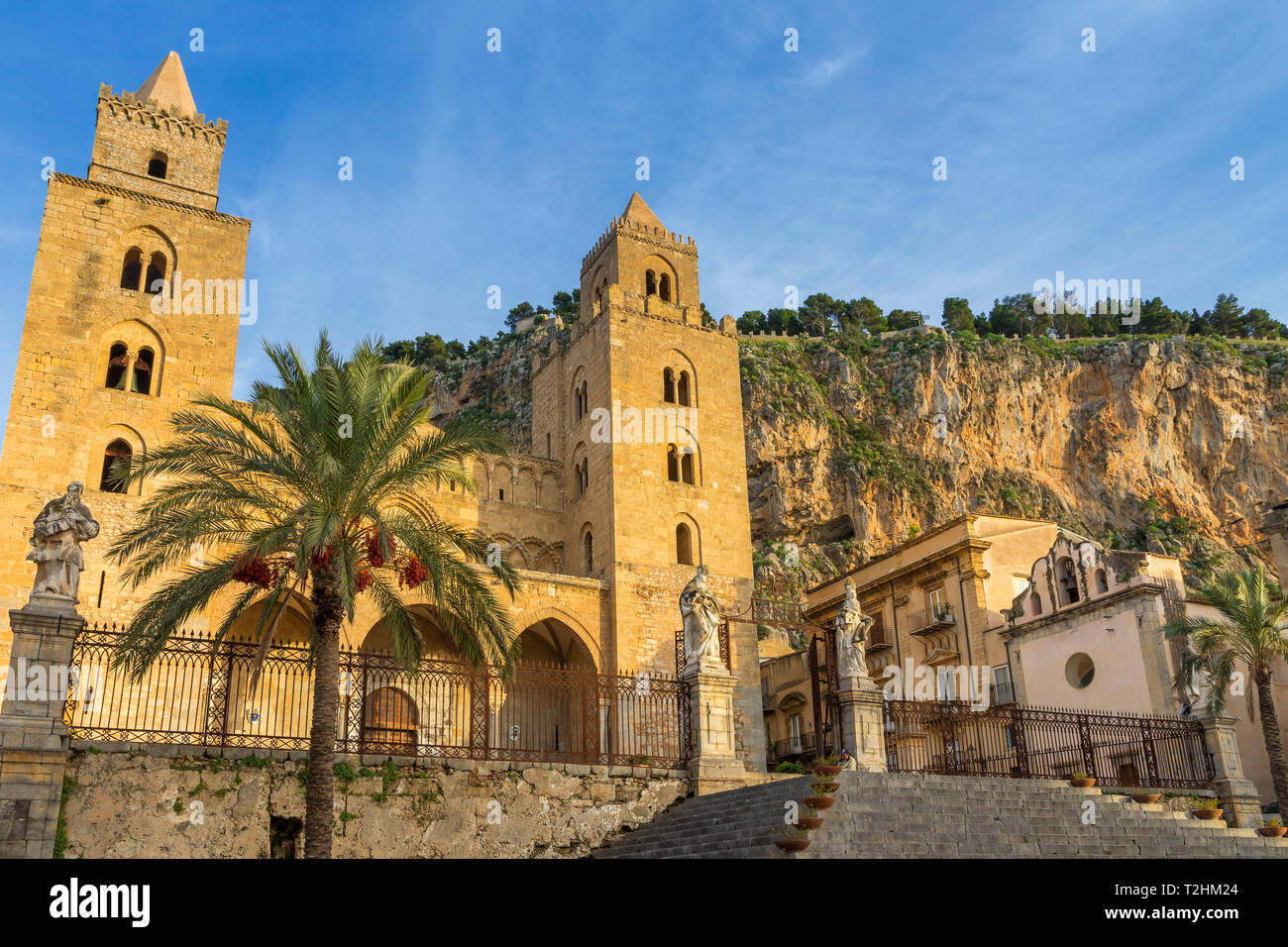 Blue sky background for monuments hi-res stock photography and images ...