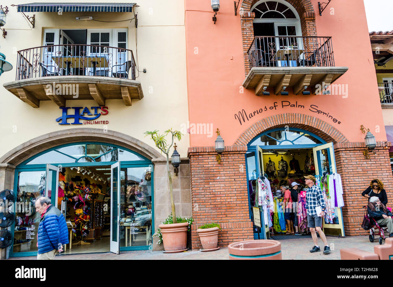 Palm springs desert winter resort hi-res stock photography and images ...