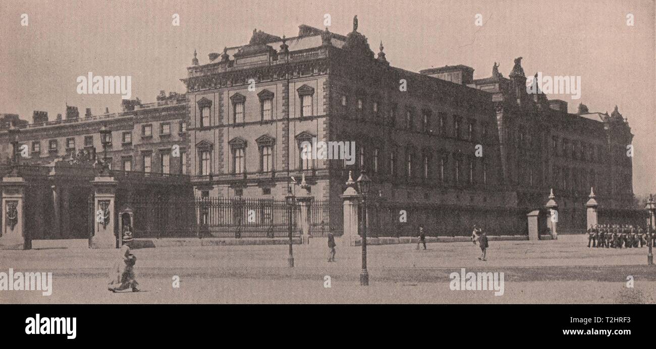 Buckingham palace side view hi-res stock photography and images - Alamy