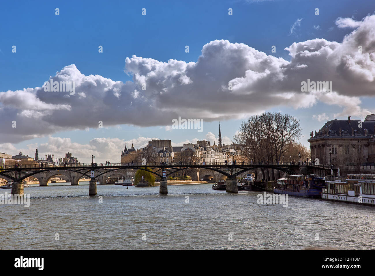 Seine river cruise winter hi-res stock photography and images - Alamy