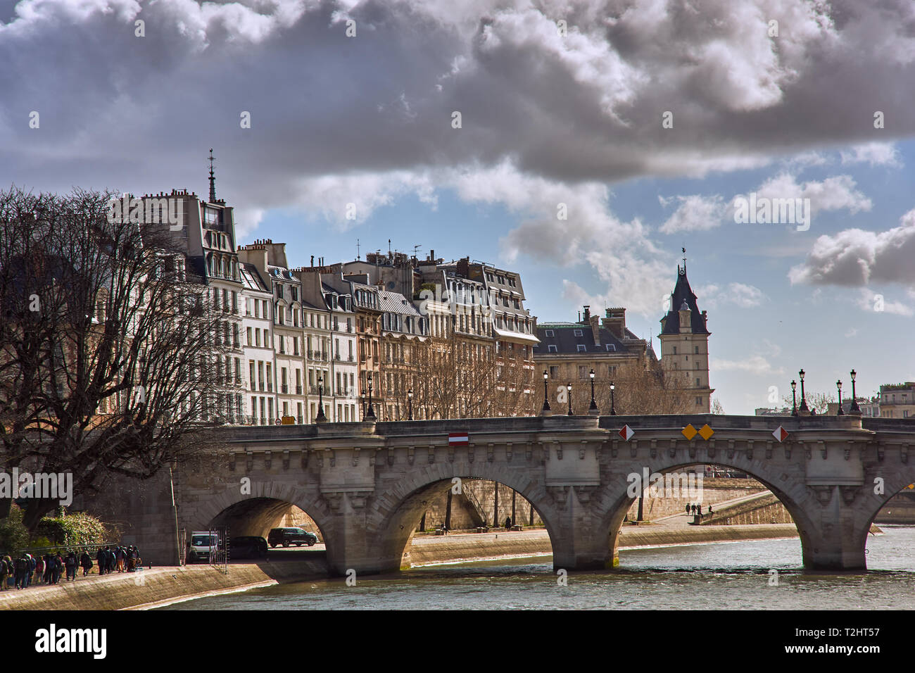 Beautiful view from the river Seine in the historical centre of Paris ...