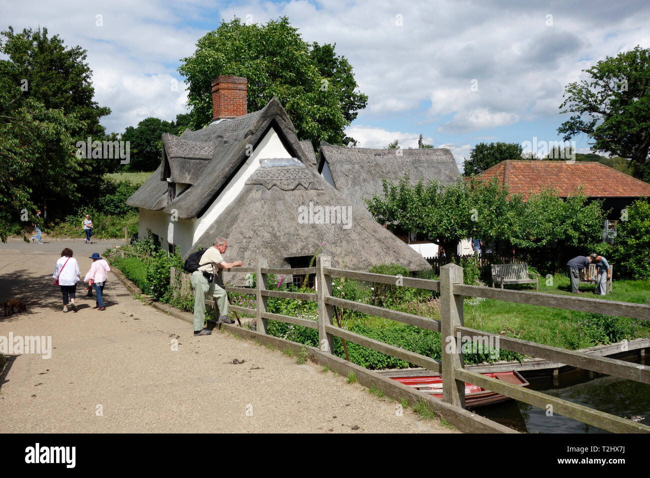 Bridge Cottage Flatford Stock Photos & Bridge Cottage Flatford Stock ...