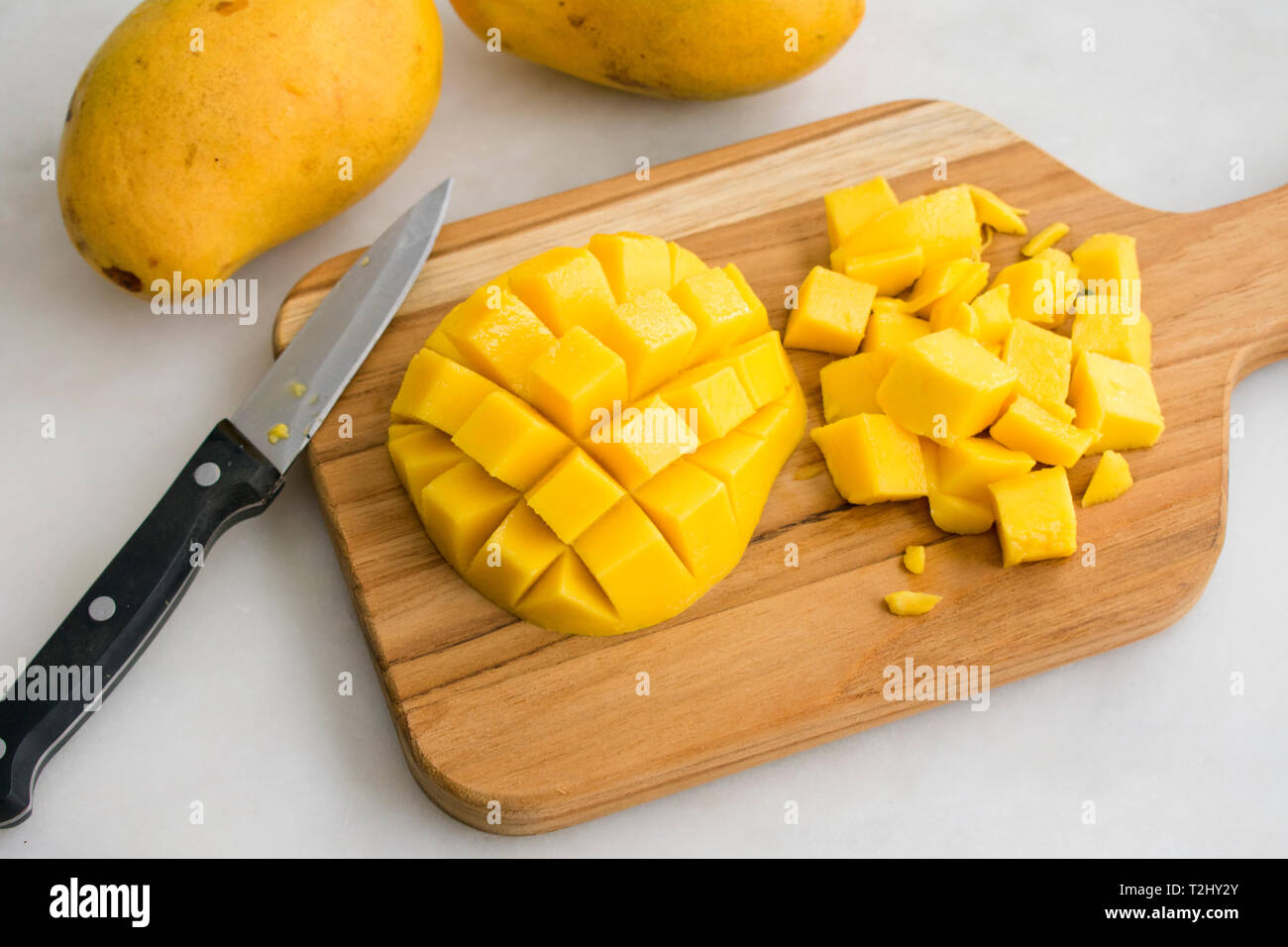 Dicing mango hi-res stock photography and images - Alamy