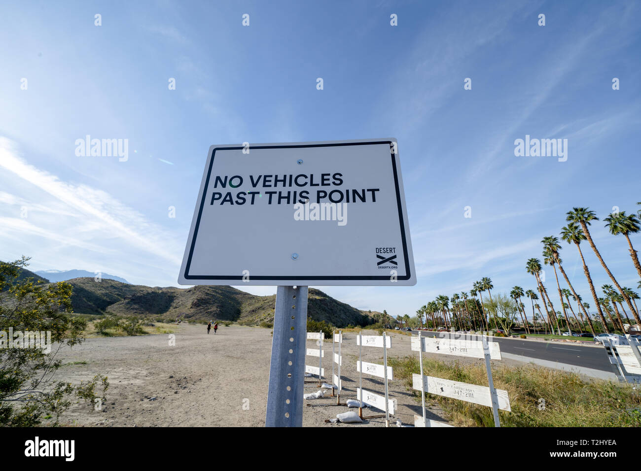 Mirage desert cars hi-res stock photography and images - Alamy