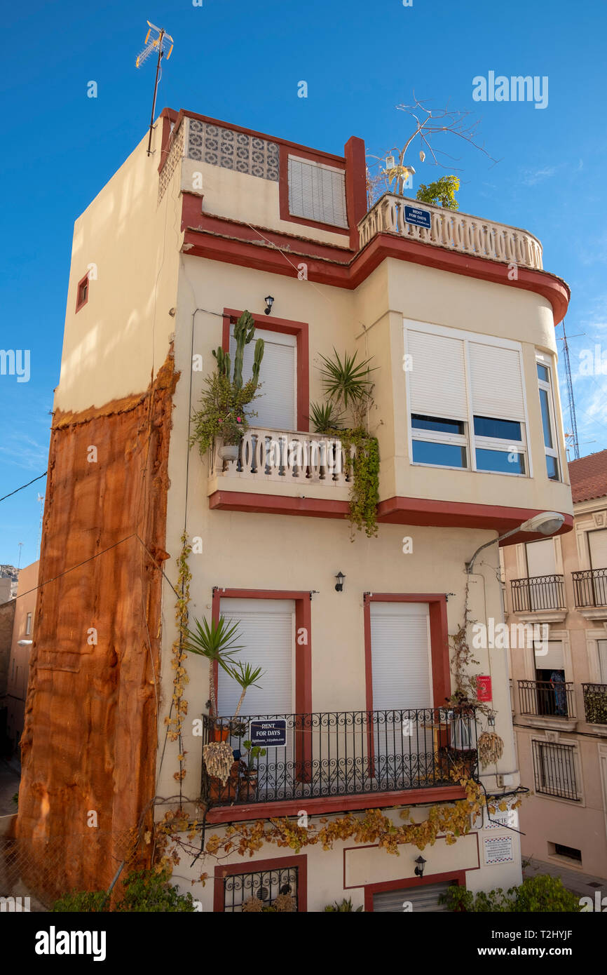 Three story building hi-res stock photography and images - Alamy