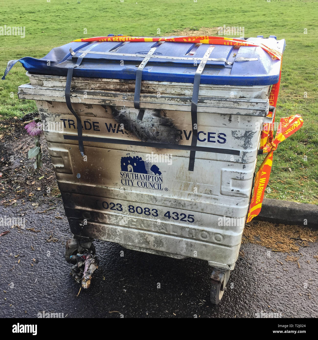Waste bin fire hi-res stock photography and images - Alamy