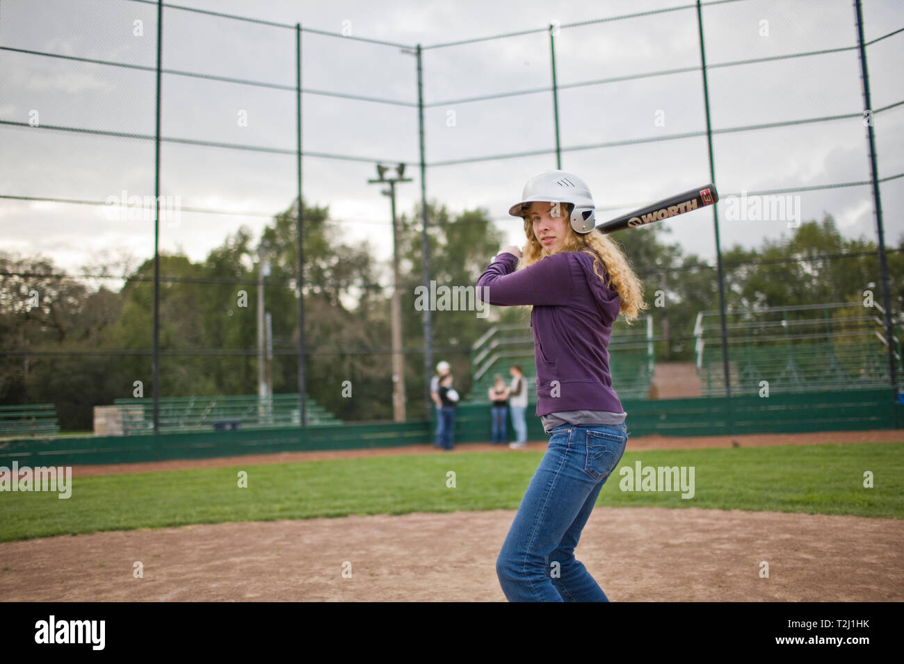 Young woman baseball bat hi-res stock photography and images - Alamy