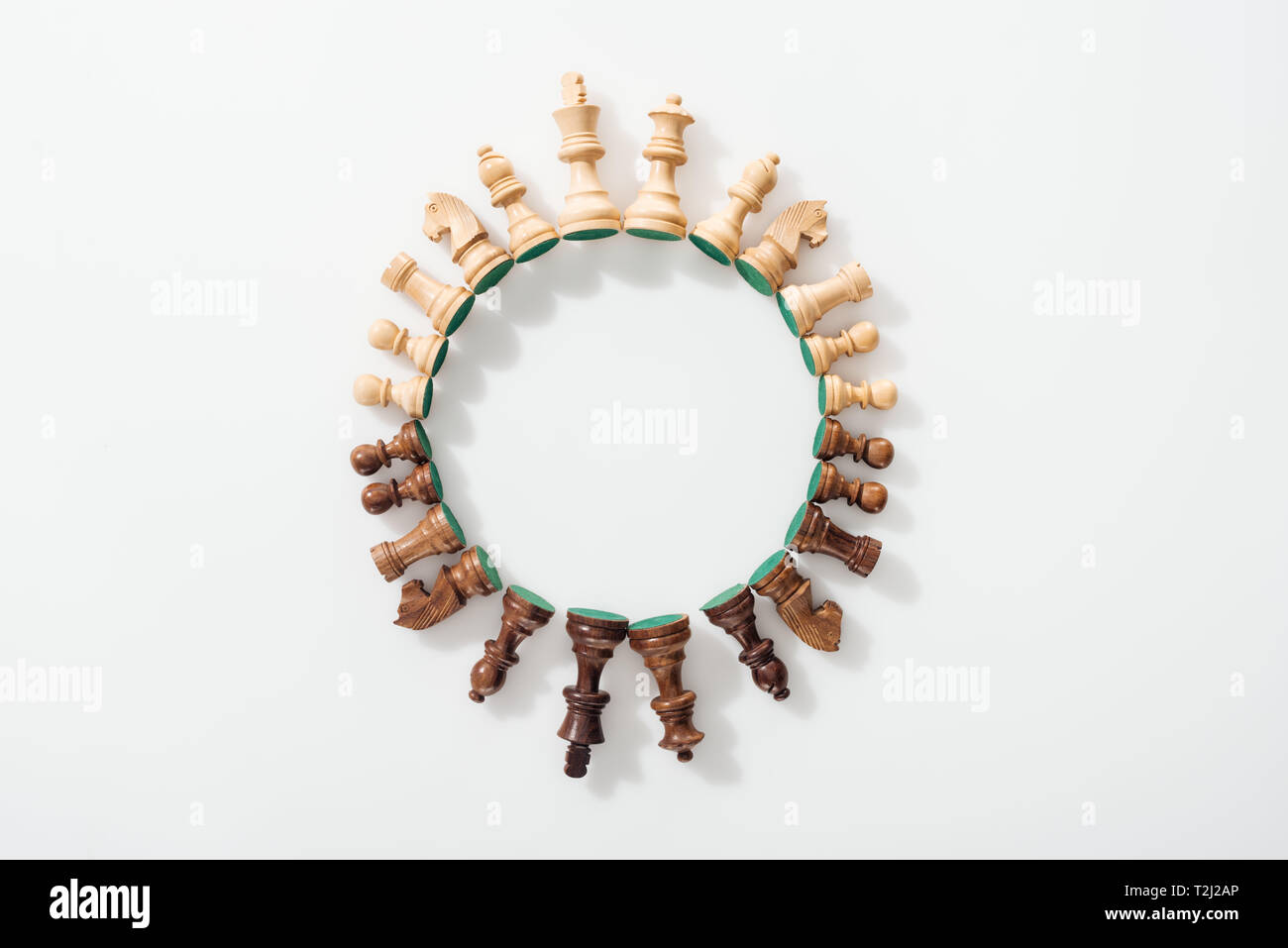 Round frame of chess pieces hi-res stock photography and images - Alamy