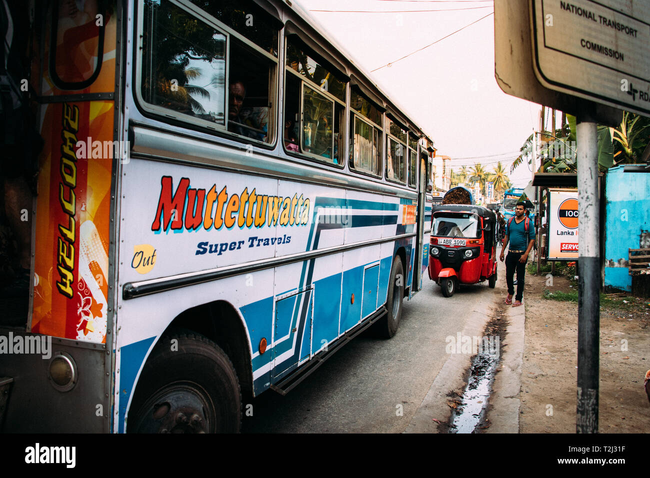 Sri lanka bus hi-res stock photography and images - Alamy