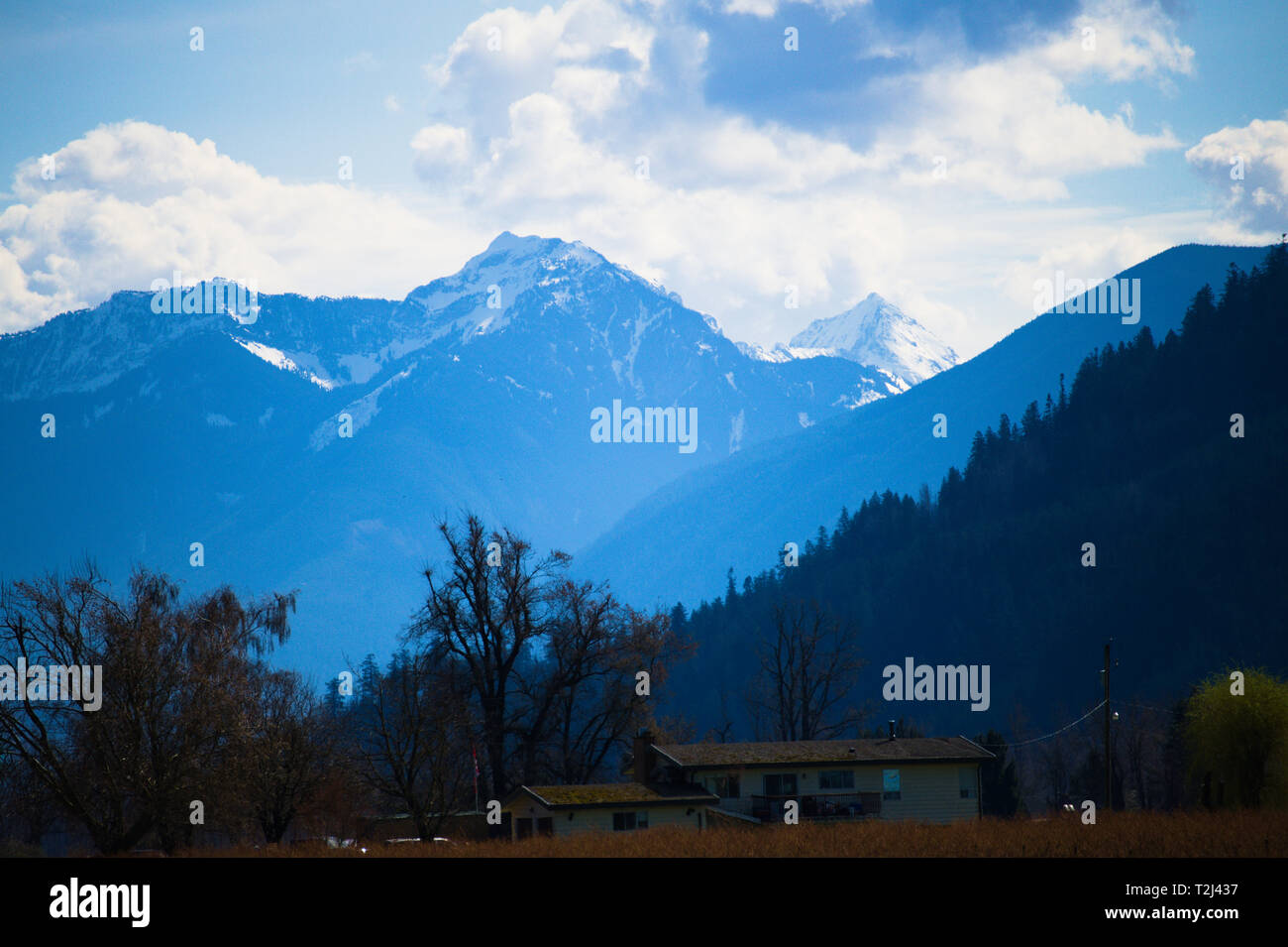 British columbia coastal mountains hi-res stock photography and images ...