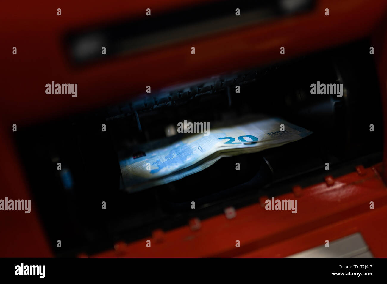 20 euro banknotes at ATM machine in the bank Stock Photo - Alamy