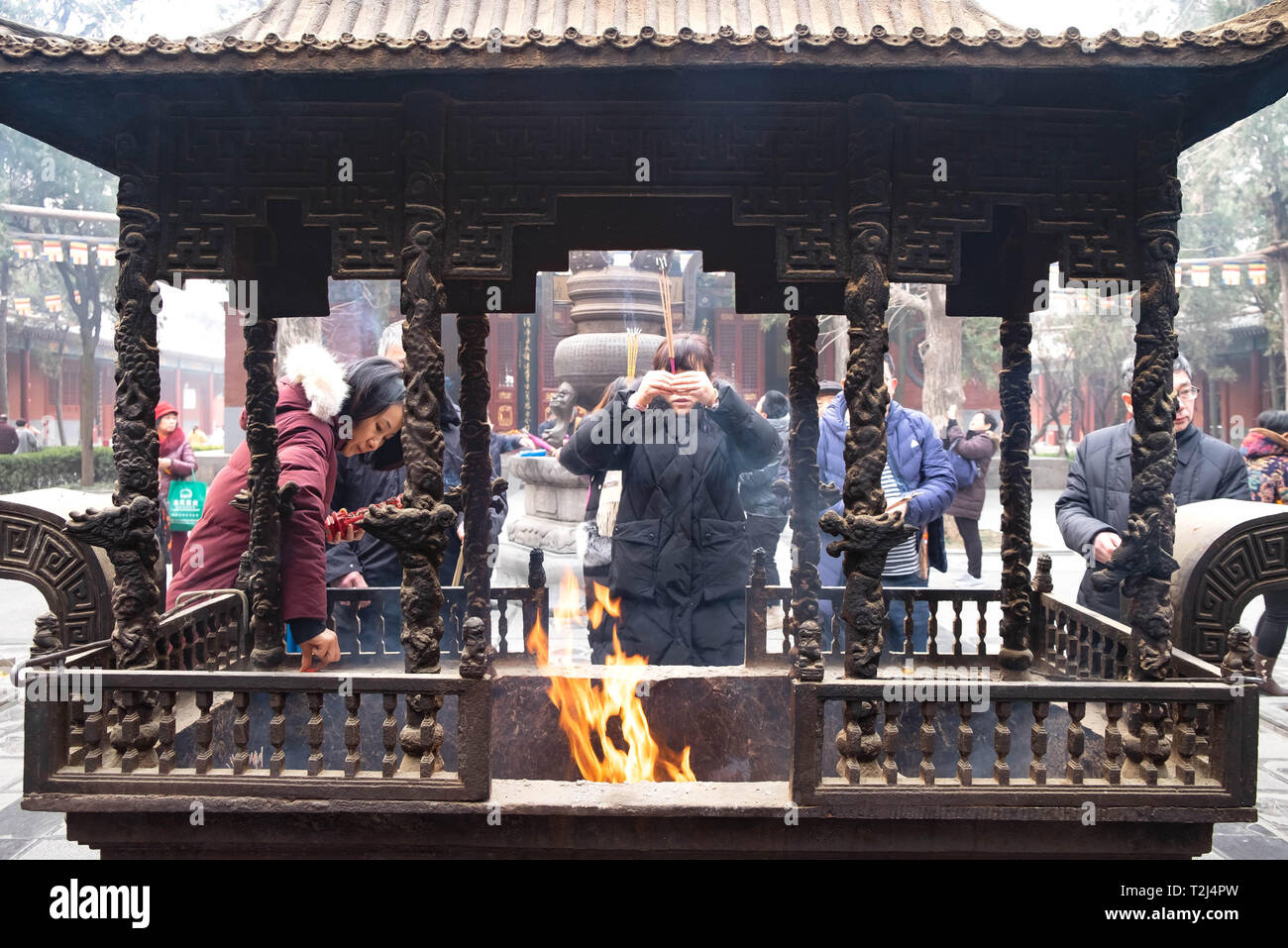 Incense praying pot chinese hi-res stock photography and images - Alamy