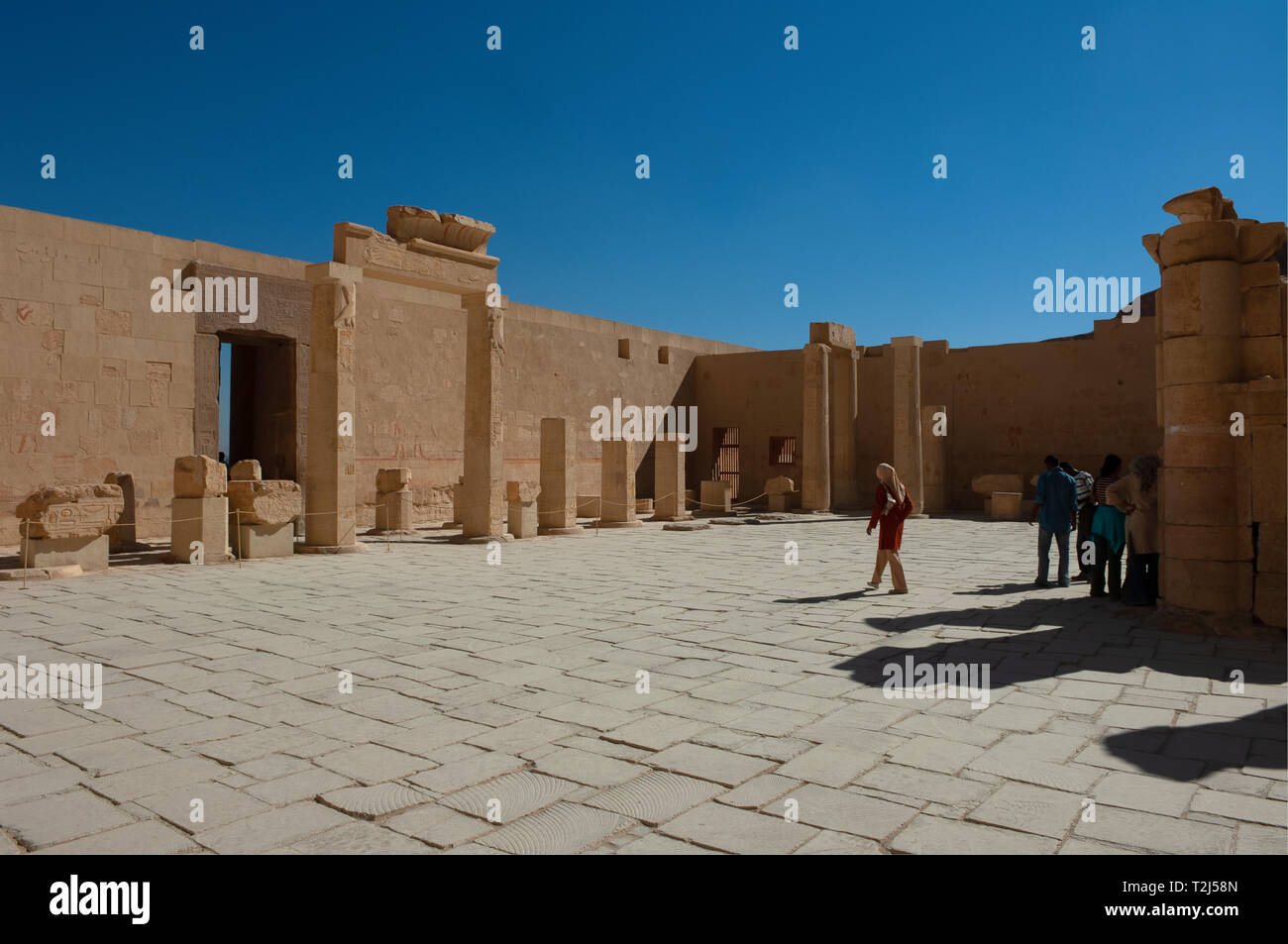 Egyptian courtyard hi-res stock photography and images - Alamy