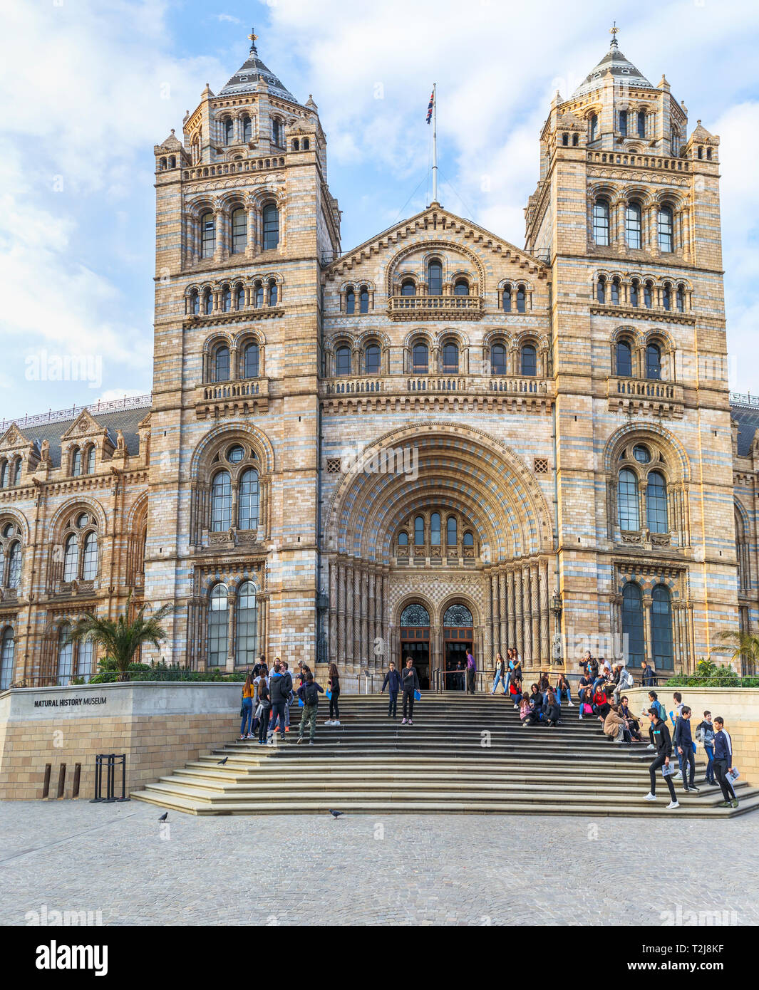 Entrance steps at the iconic Natural History Museum, Waterhouse ...