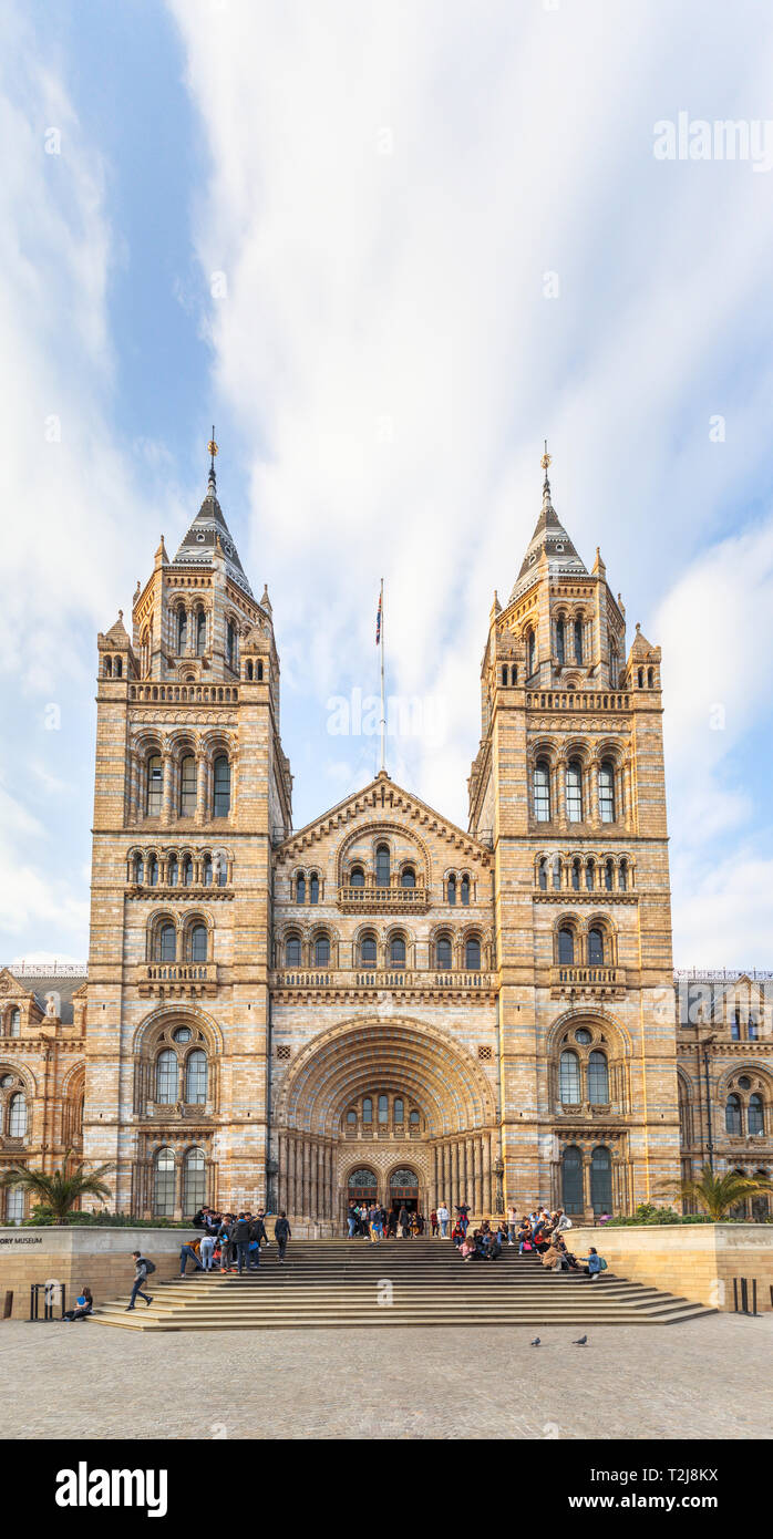 Entrance steps at the iconic Natural History Museum, Waterhouse ...