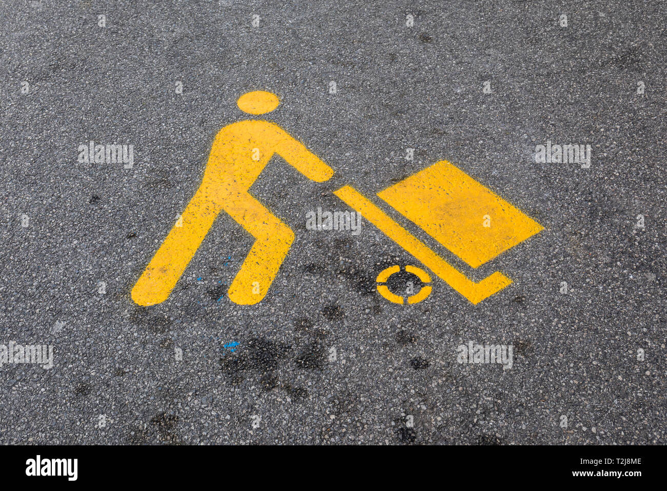 Loading and unloading space hi-res stock photography and images - Alamy