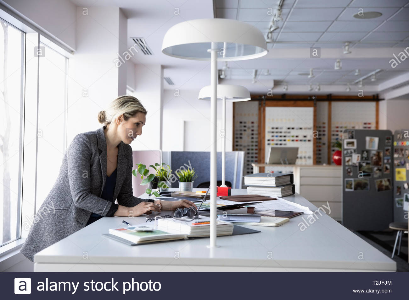 Design studio people working hi-res stock photography and images - Alamy