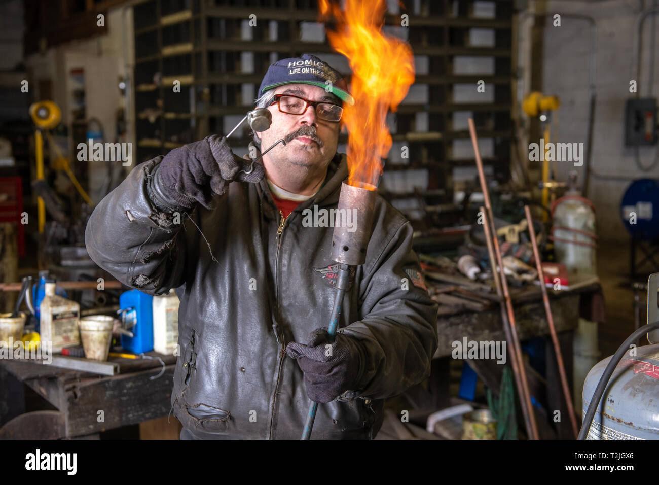 Metal bending hi-res stock photography and images - Alamy