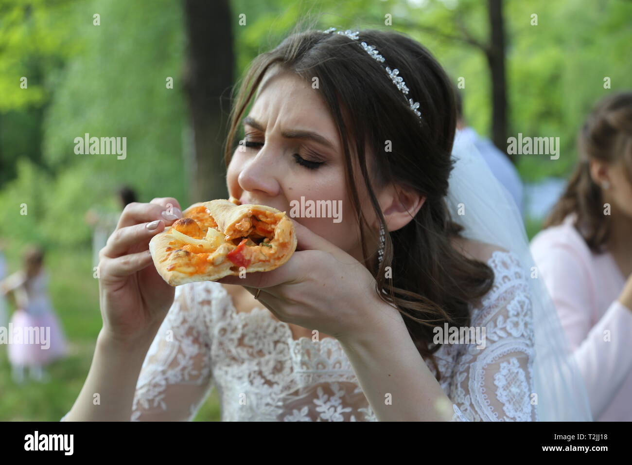 Bride eating pizza hi-res stock photography and images - Alamy
