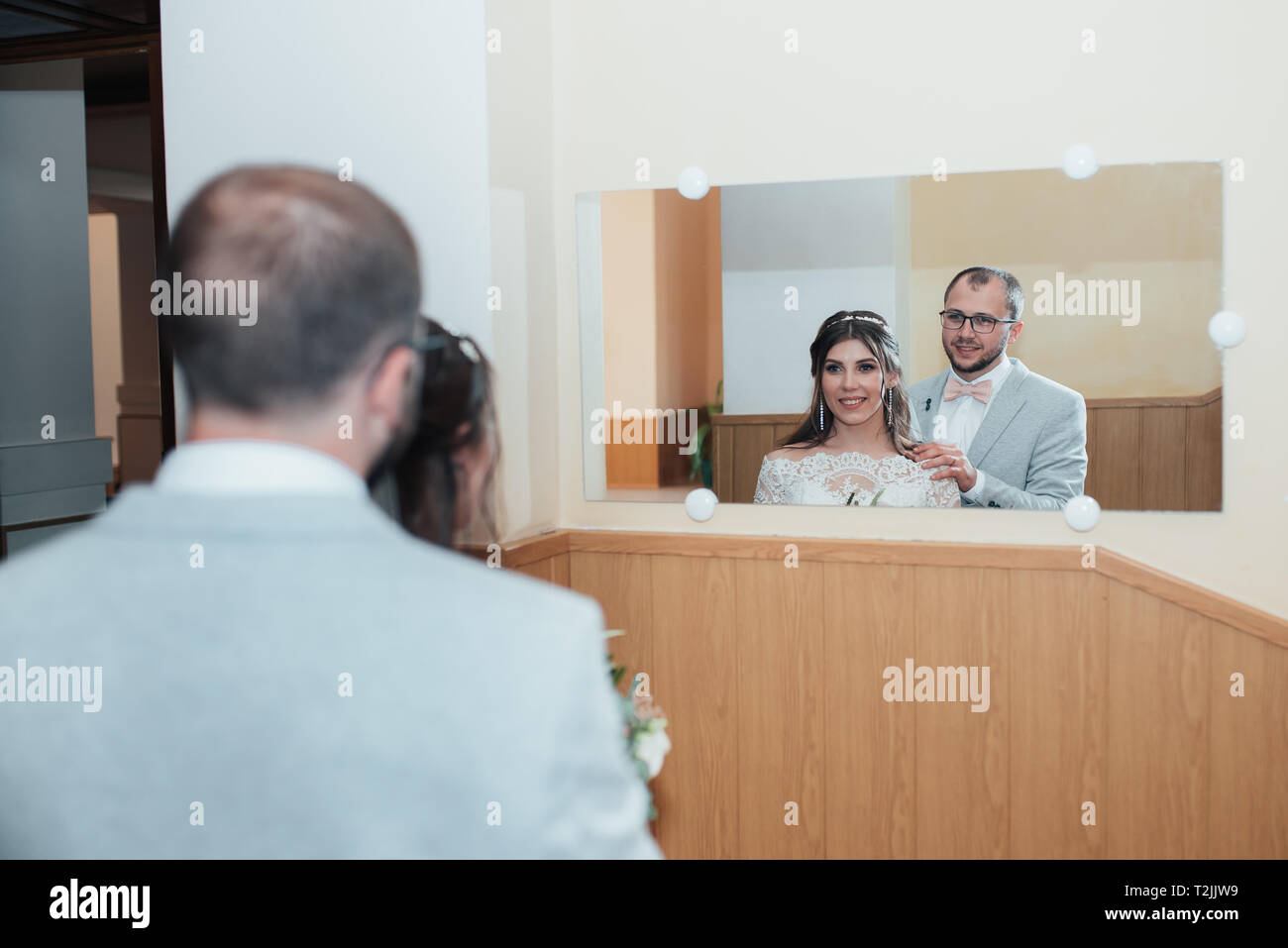 Couple hug mirror hi-res stock photography and images - Alamy