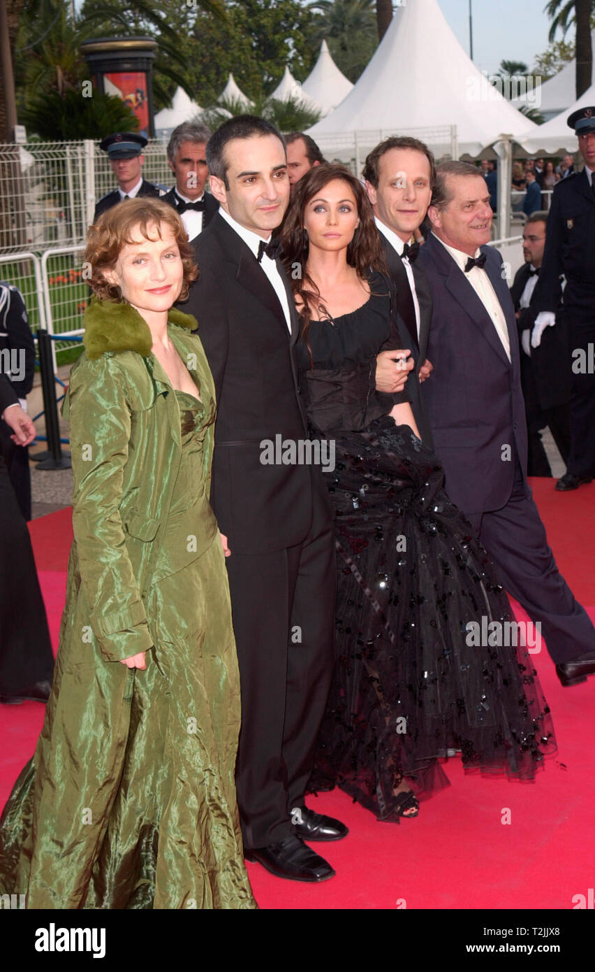 CANNES, FRANCE. May 16, 2000: French actresses Isabelle Huppert (left ...
